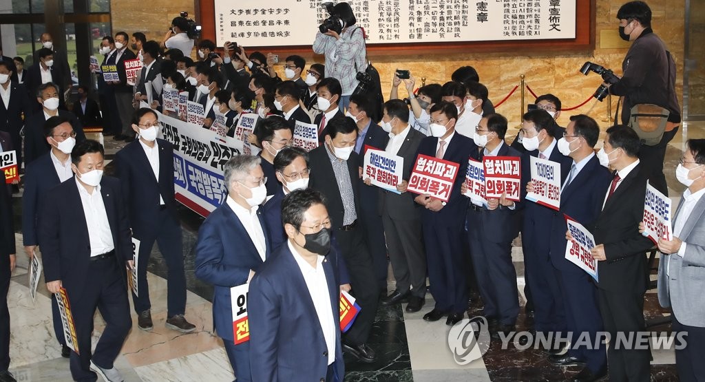 韓国外相の解任決議案 国会本会議で可決＝与党は退場-Chosun online 朝鮮日報