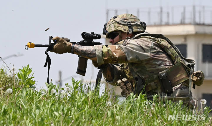Translation; U.S. soldiers participating in the "Best Squad competition ...
