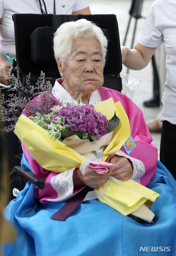 Translation; A bust of (* not) military CW victim Lee Ok-seon ...